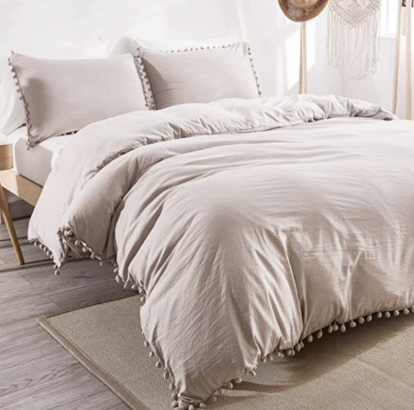 40 Insanely Cute Small Bedroom Decor Ideas You Can Only Find on Amazon