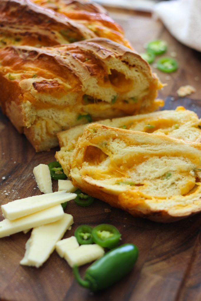Swirled Jalapeño Cheese Bread - Mozie