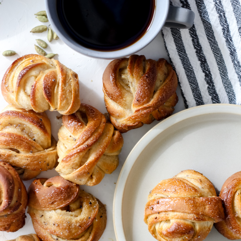 Swedish Cardamom Buns - Mozie