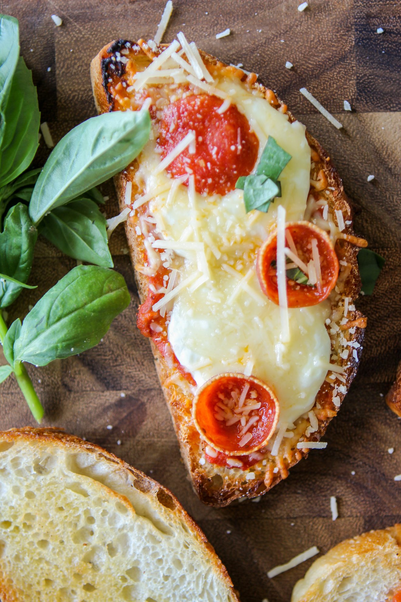 The Best Margherita Pizza Toast - Mozie