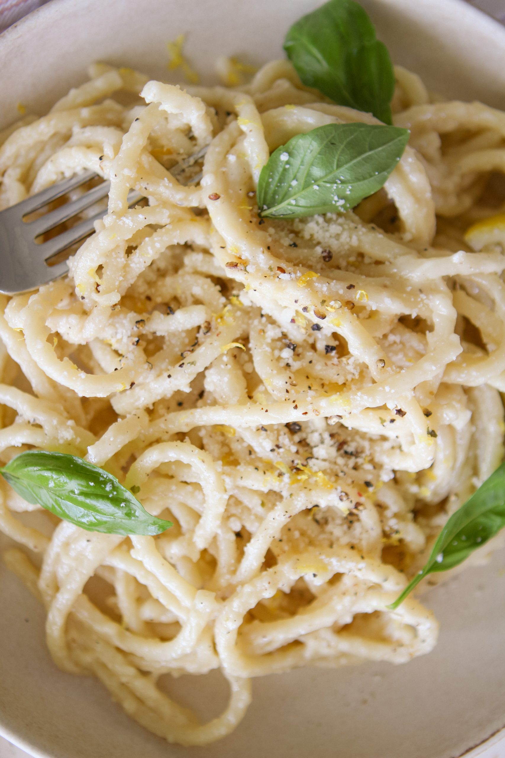 Easy Lemon Cacio e Pepe Recipe - Mozie
