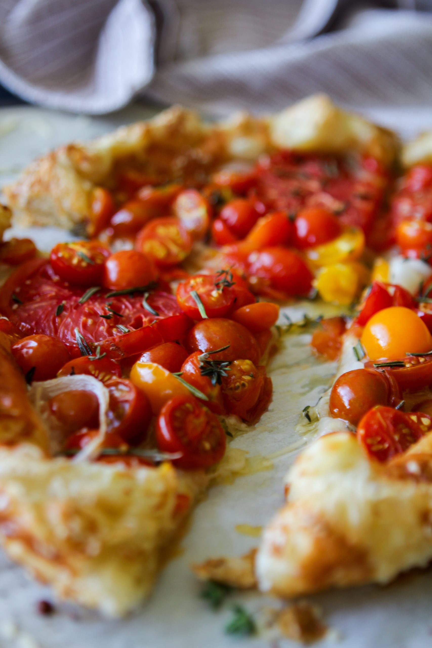 Puff Pastry Tomato Basil Tart - Mozie