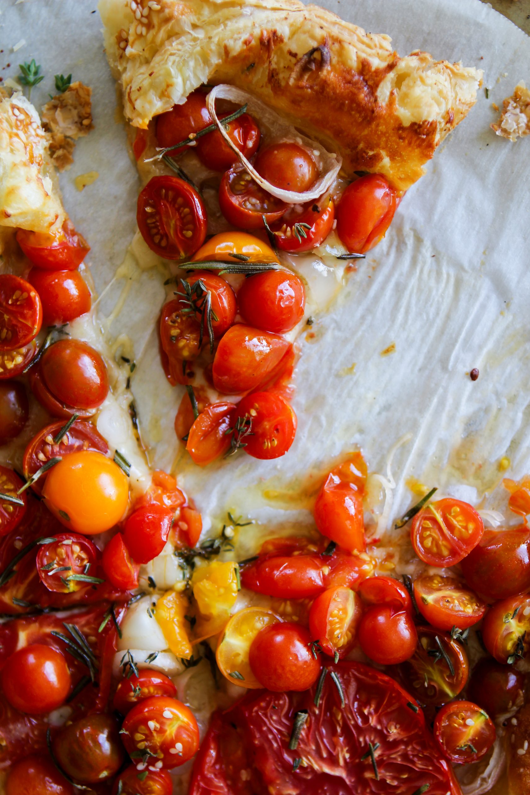 Puff Pastry Tomato Basil Tart - Mozie