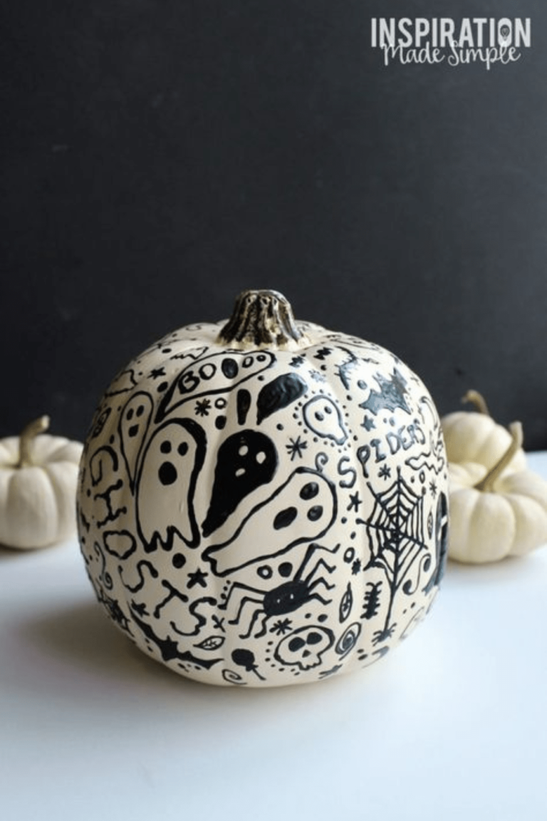 16 Mini Pumpkin Painting Ideas To Copy This Spooky Season - Mozie