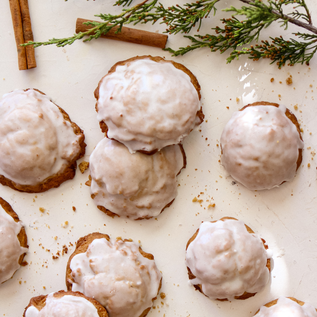Iced Gingerbread Cookies - Mozie