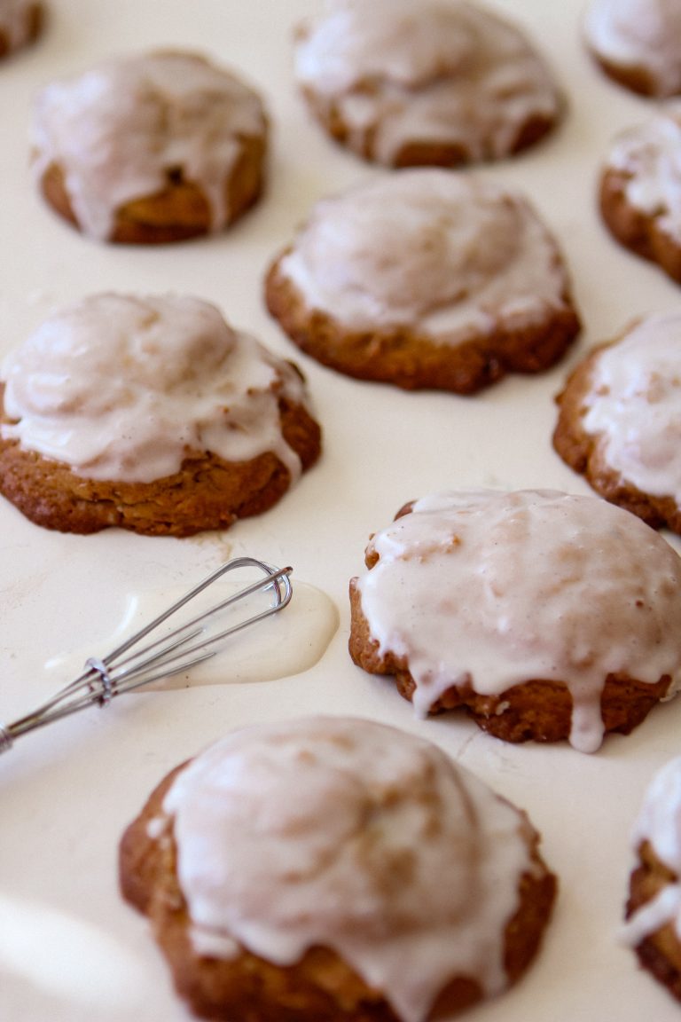 Iced Gingerbread Cookies - Mozie