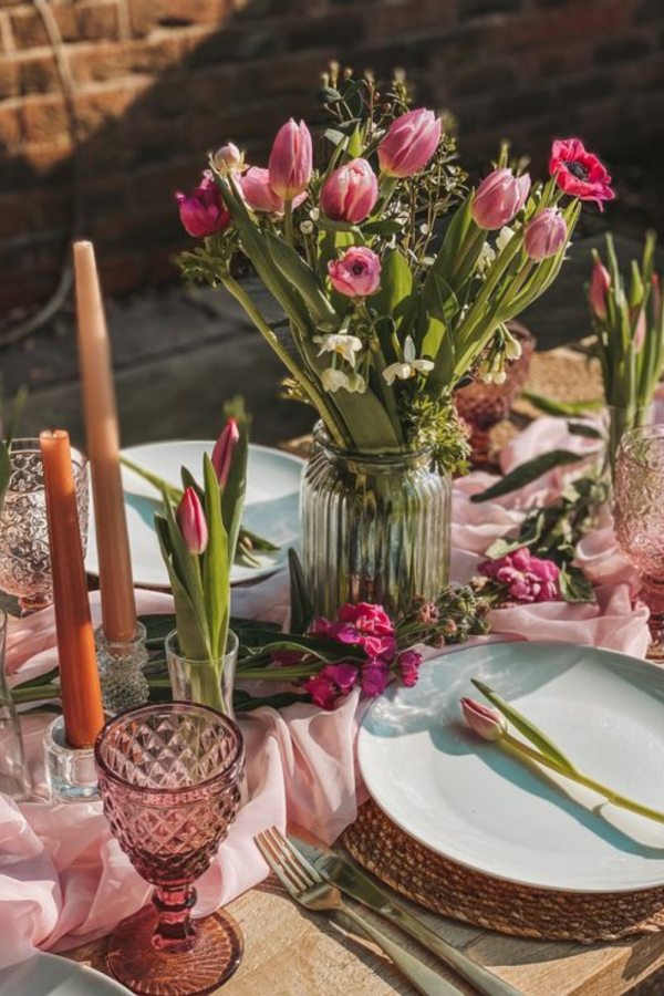 12 Gorgeous Spring Table Centerpiece Ideas to Easily Recreate - Mozie