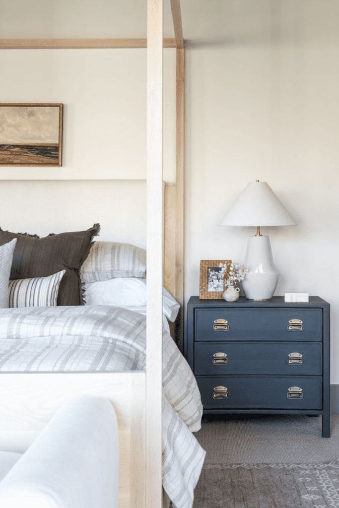 9 Gorgeous Nightstand Decor Ideas to Upgrade Your Bedroom - Mozie
