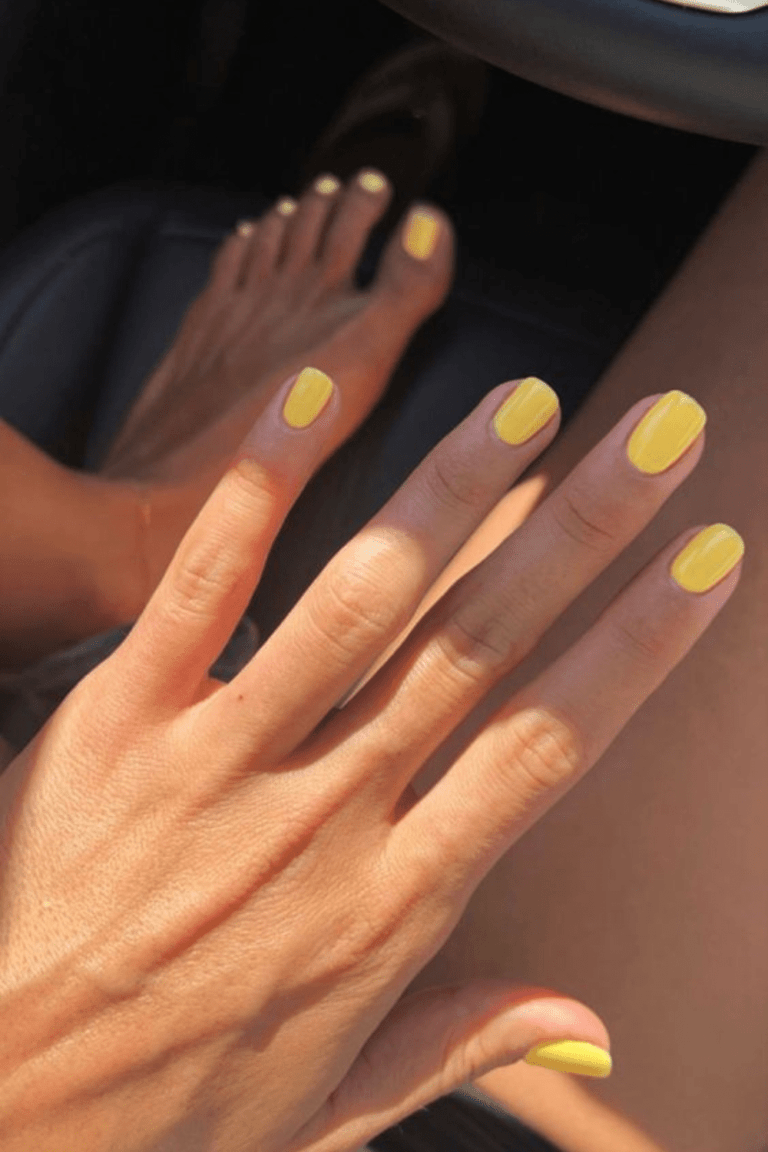 32 Best August Nails You Have to Try This Month - Mozie