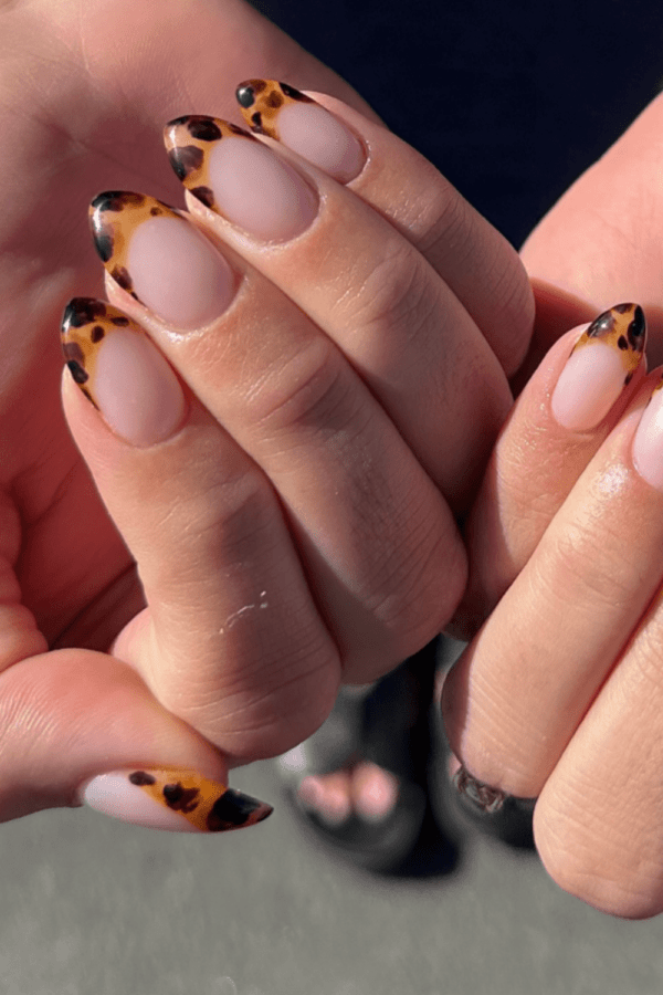 18 Cute October Nail Ideas to Save for Your Next Nail Appointment - Mozie