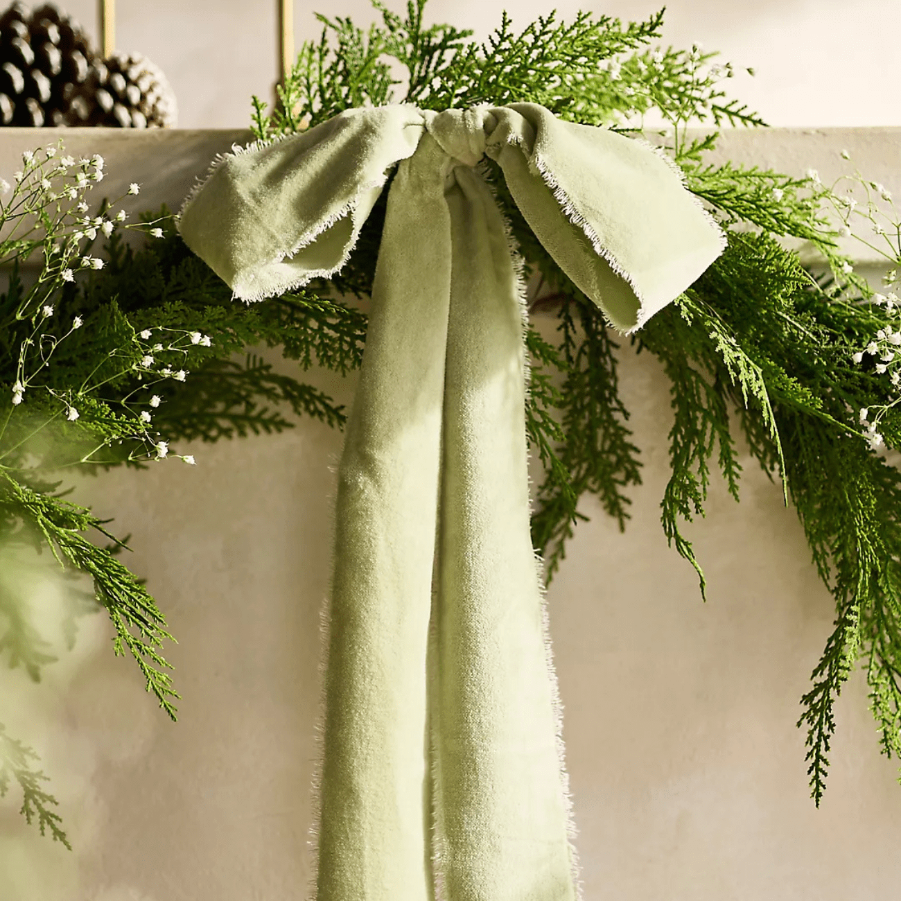 8 Ways to Use Ribbon to Decorate for the Holidays - Mozie