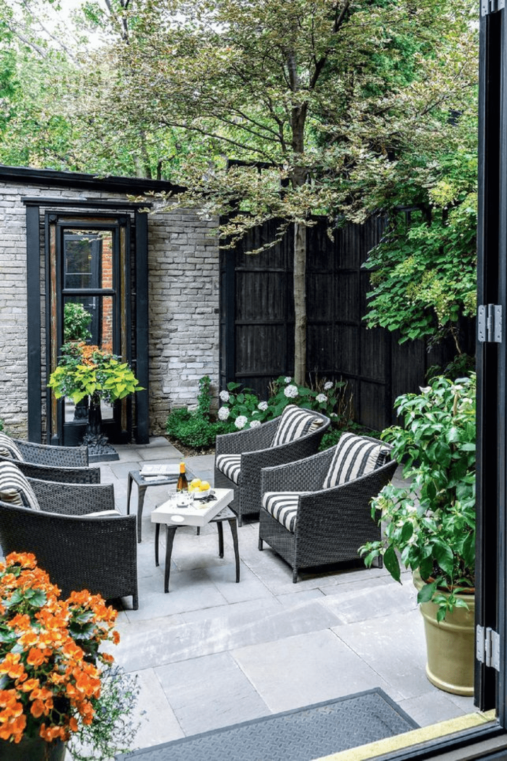 12 Small Backyard Designs to Create an Outdoor Oasis - Mozie