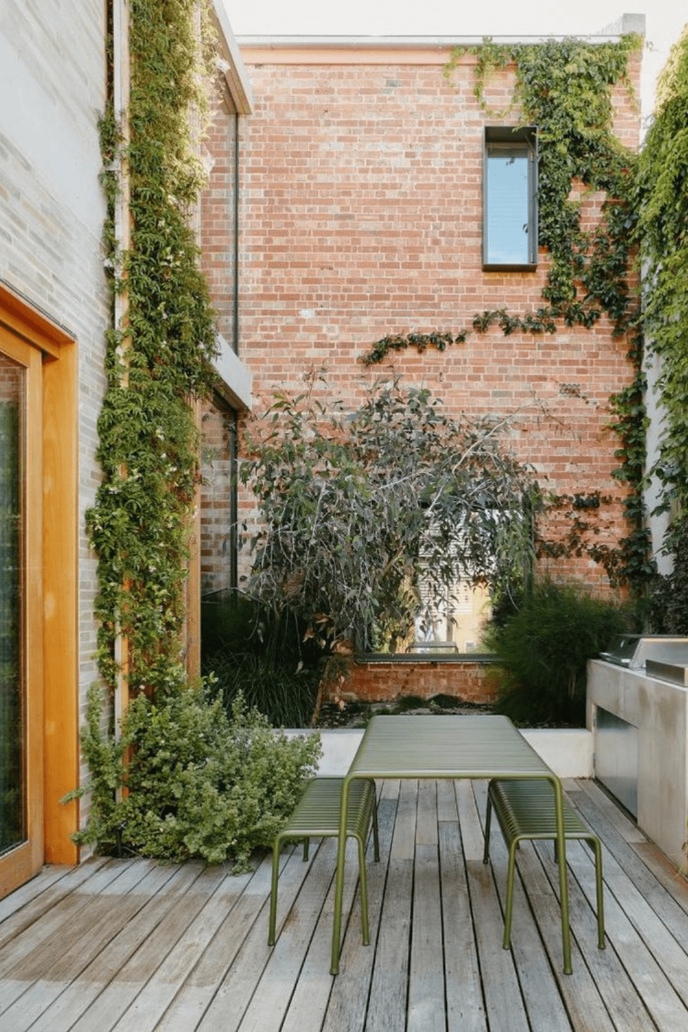 12 Small Backyard Designs to Create an Outdoor Oasis - Mozie