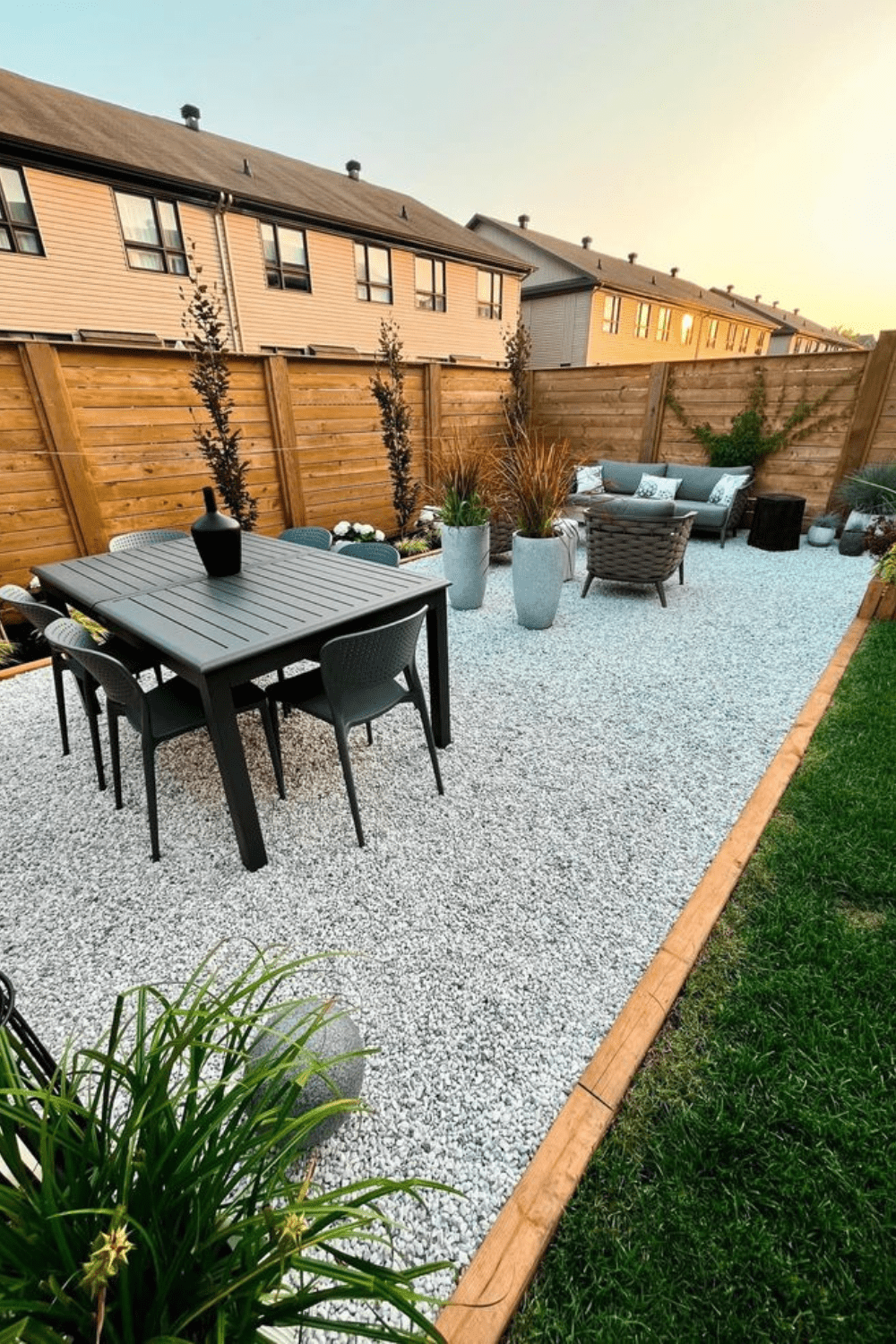 12 Small Backyard Designs to Create an Outdoor Oasis - Mozie