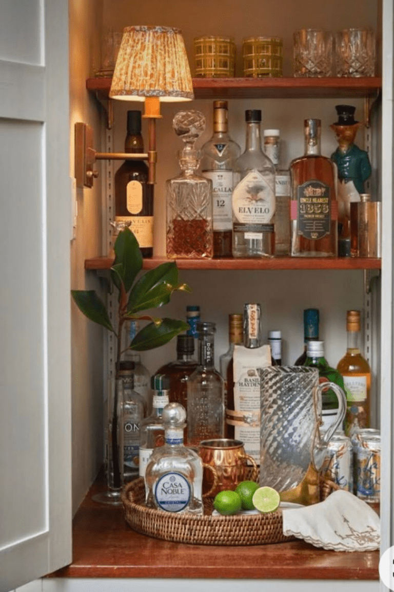 14 Built-In Bar Nooks That’ll Level Up Entertaining At Home - Mozie