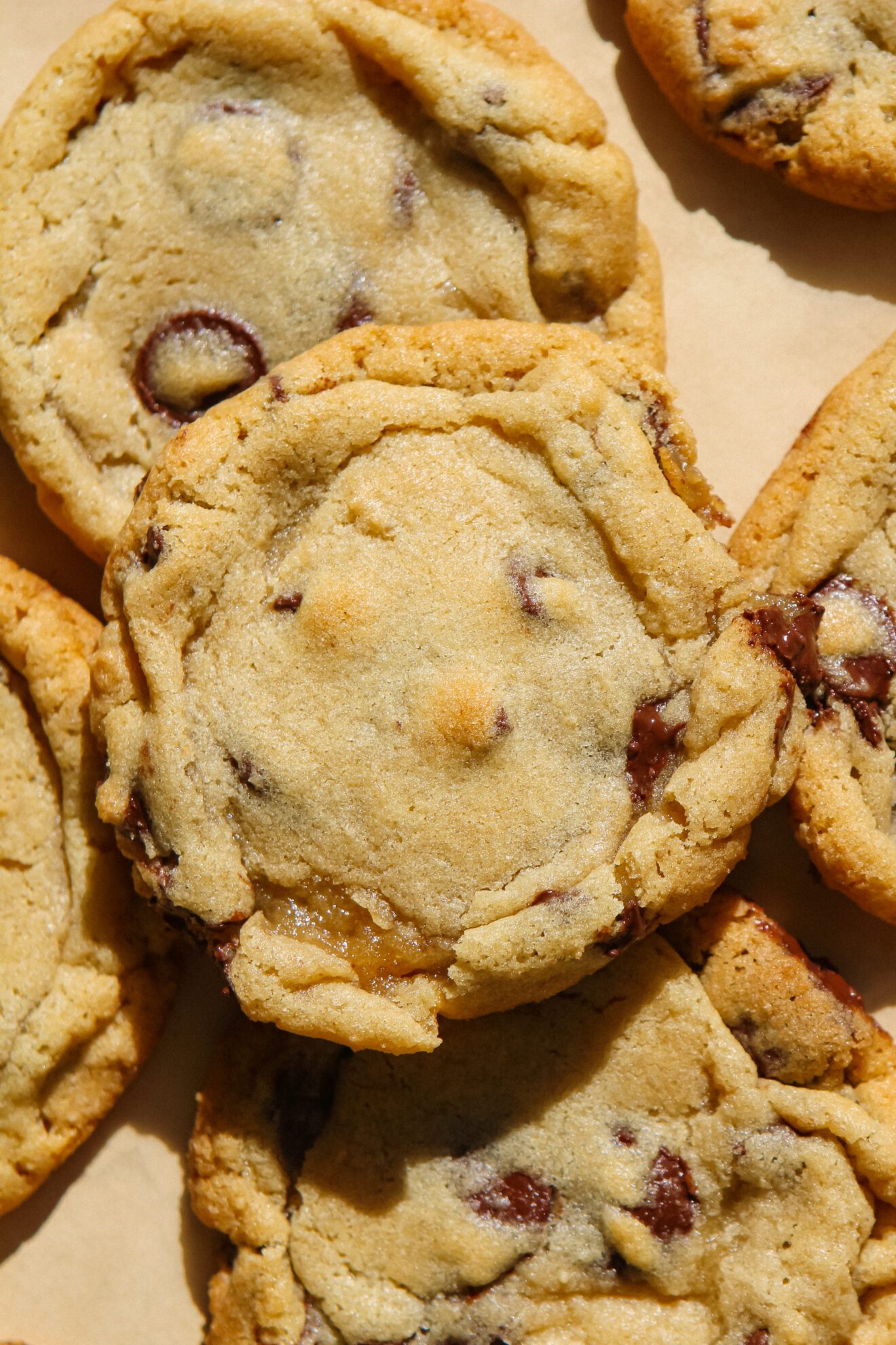 The BEST Chocolate Chip Cookies - Mozie