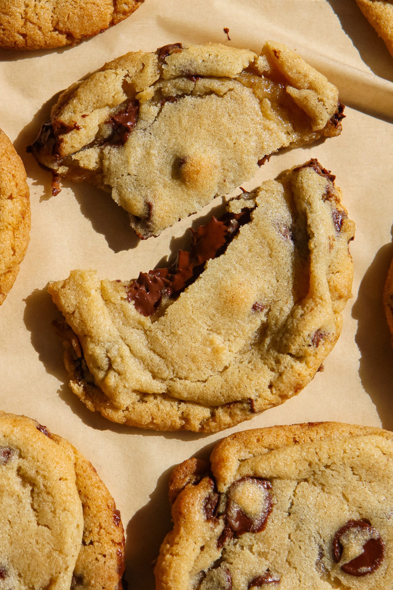 The BEST Chocolate Chip Cookies - Mozie