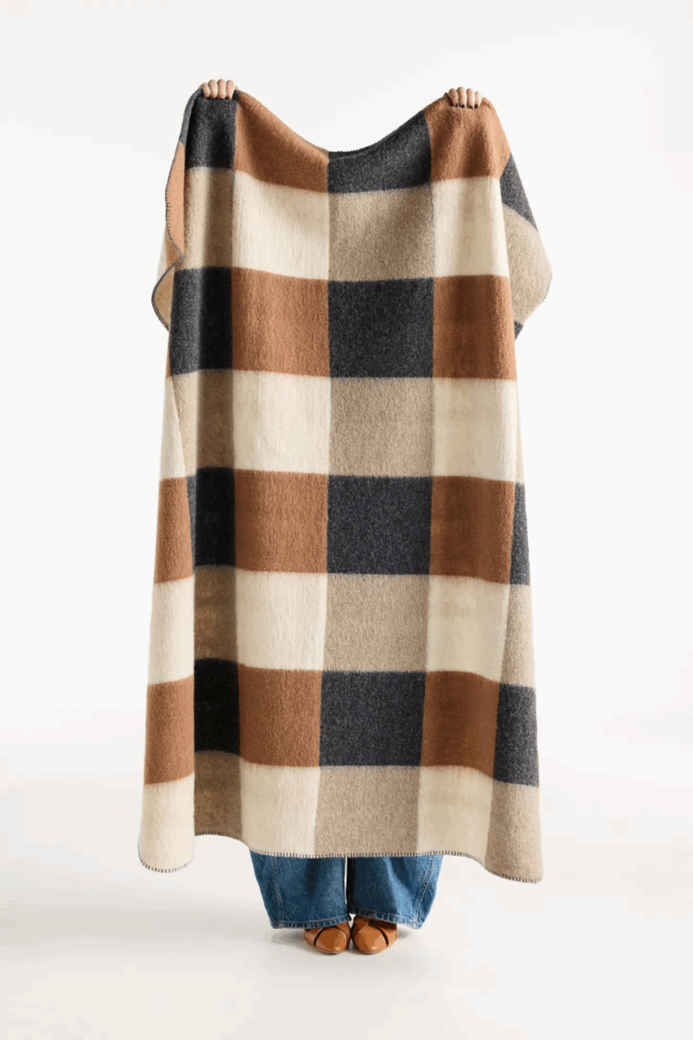 The Coziest Fall Living Room Decor for 2025 - Mozie