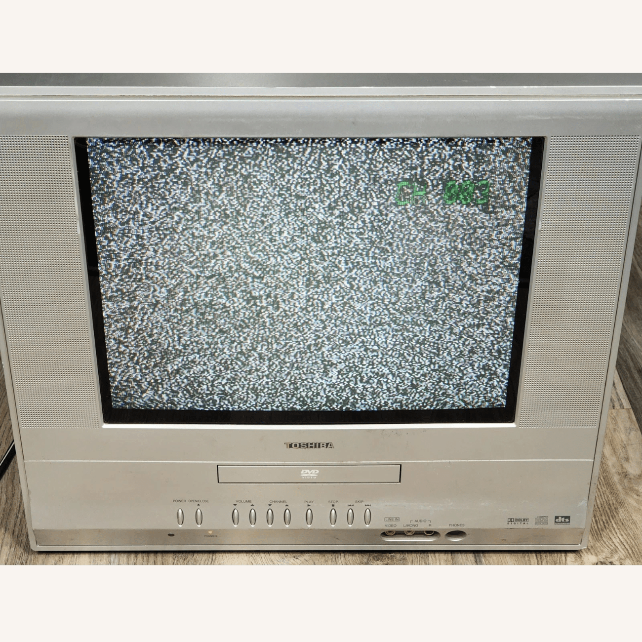 How to Recreate the Nostalgic Kitchen TV Setup - Mozie