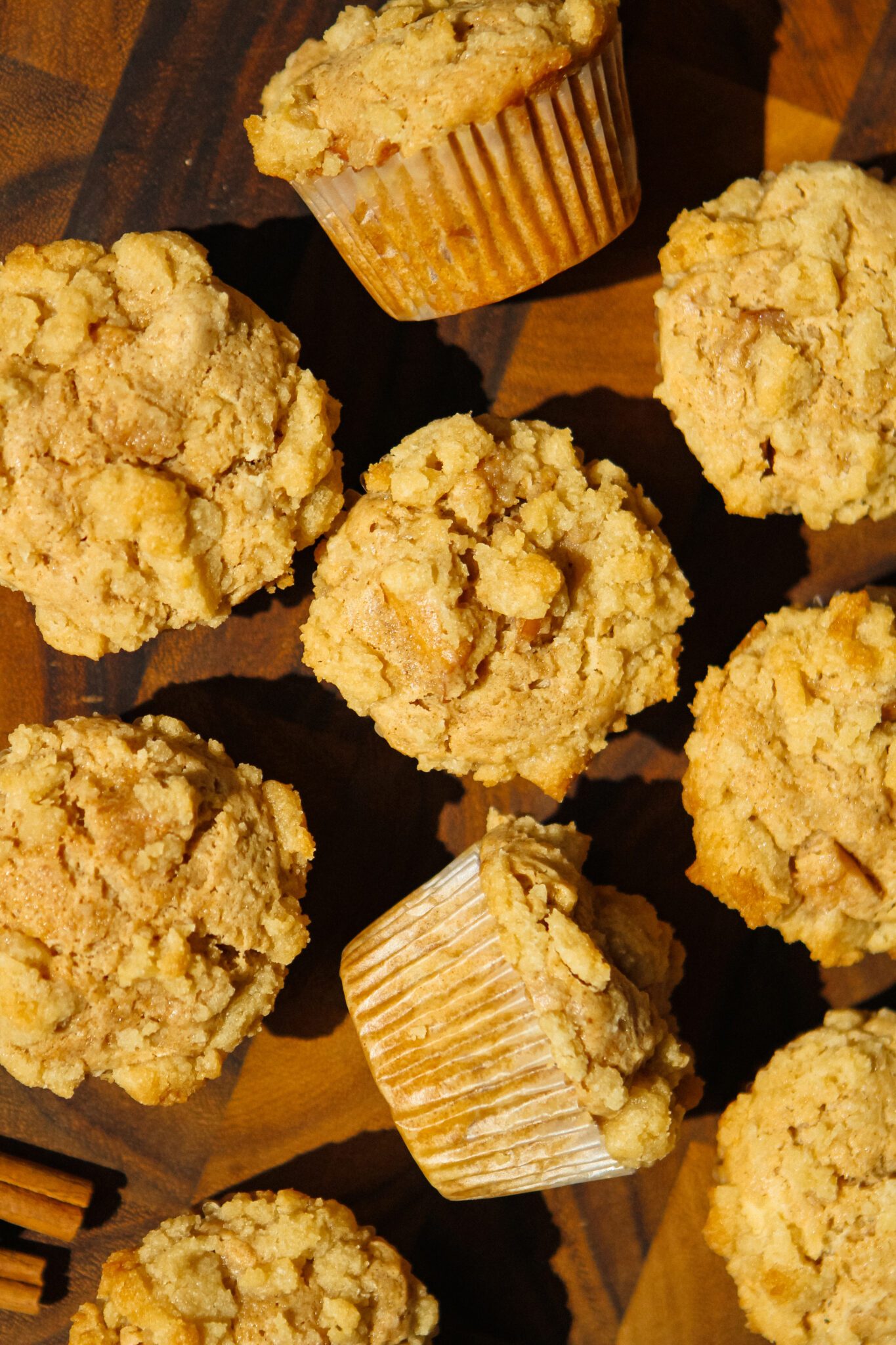 Cinnamon Apple Crumb Muffins - Mozie